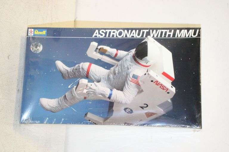 Revell Astronaut Model Kit - Auction Ohio
