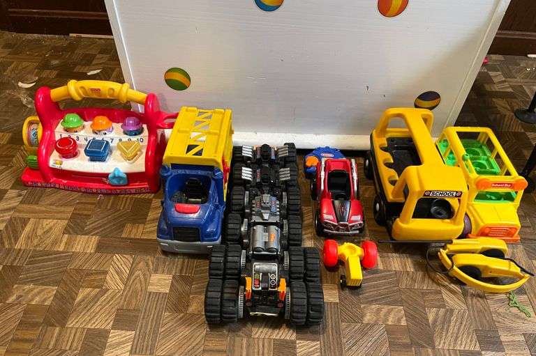 Toy Box & Misc. Toys - Auction Ohio