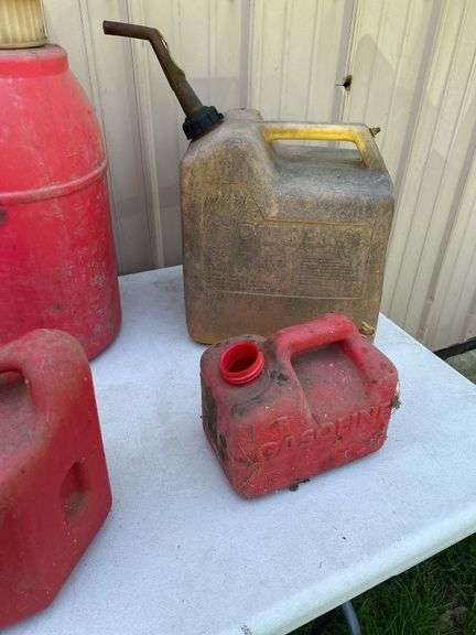 Gas Cans - Auction Ohio