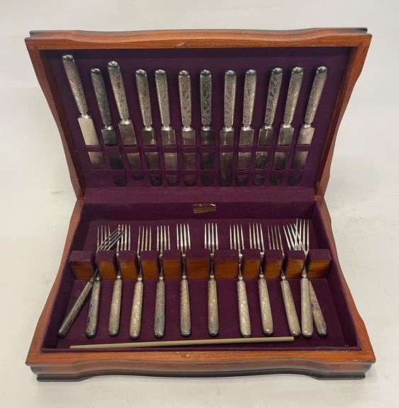 THREE SETS OF SILVERPLATE FLATWARE. - Auction Ohio