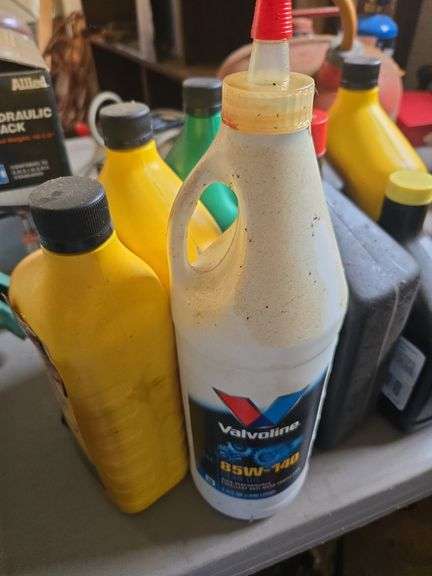 Assorted motor oil - Auction Ohio