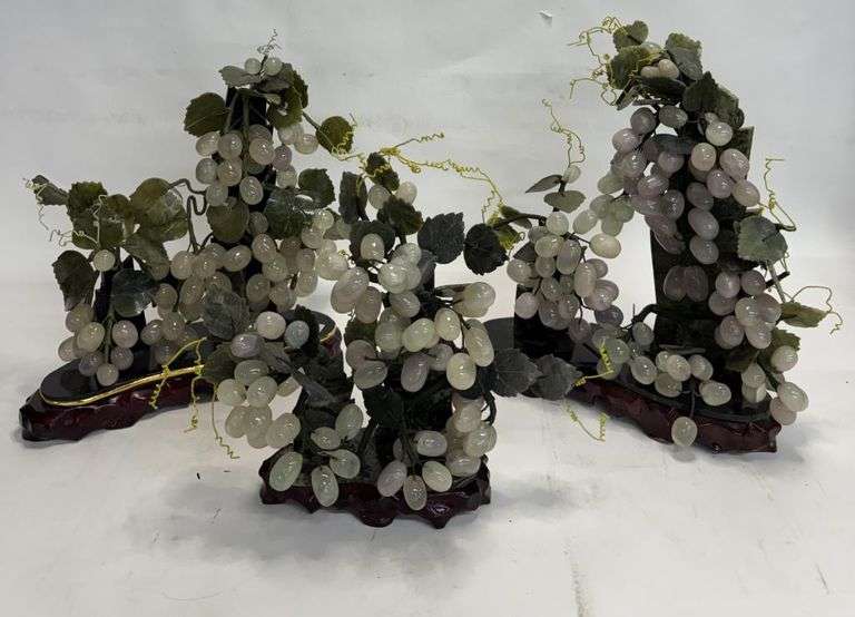 THREE JADE OR HARDSTONE GRAPE VINES. - Auction Ohio
