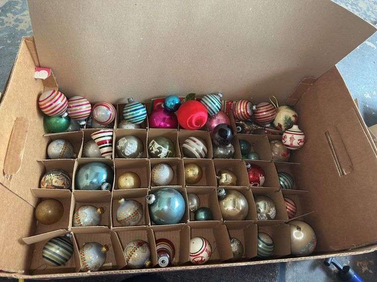 Shiny Brite vintage Christmas bulbs - Auction Ohio
