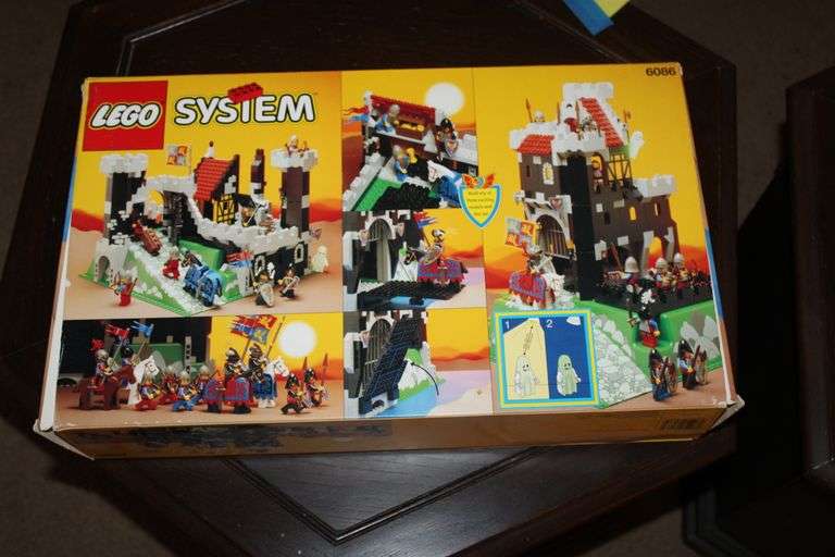 Lego Systems Castle Building Set - Auction Ohio