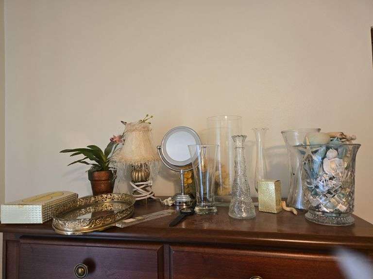 Assorted home decor - Auction Ohio