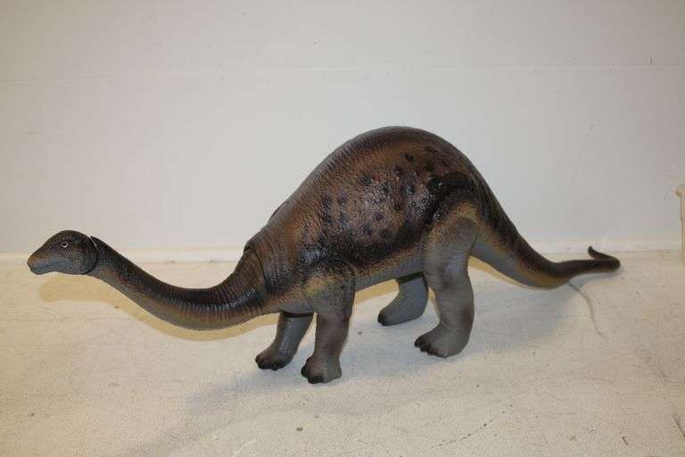 Large Brontosaurus Dinosaur - Auction Ohio