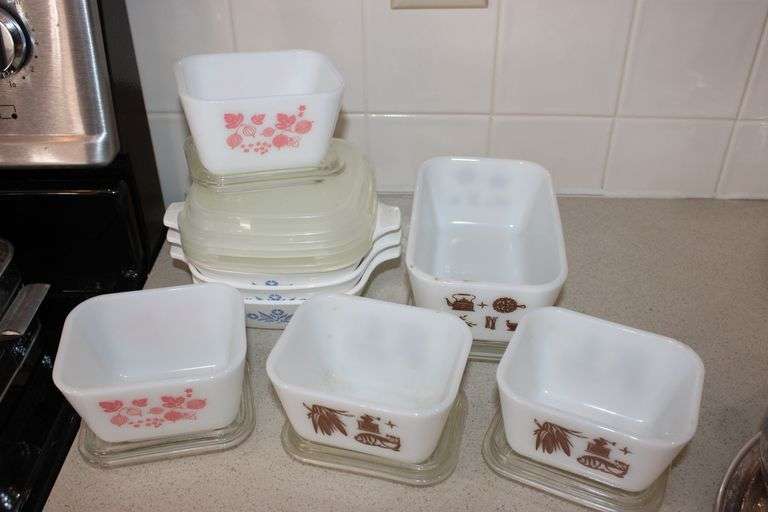 Vintage Pyrex Refrigerator Jars - Auction Ohio