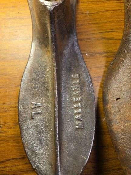 Vintage shoe repair tools - Auction Ohio
