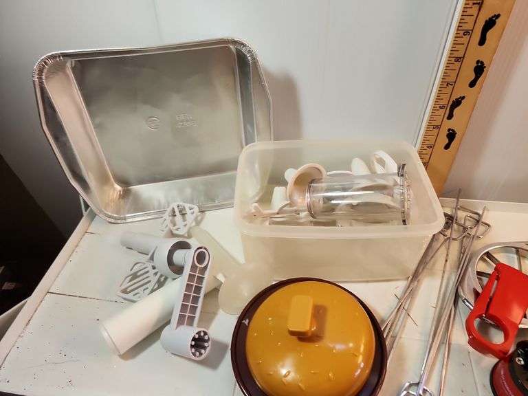 Assorted Kitchen Utensils - Auction Ohio