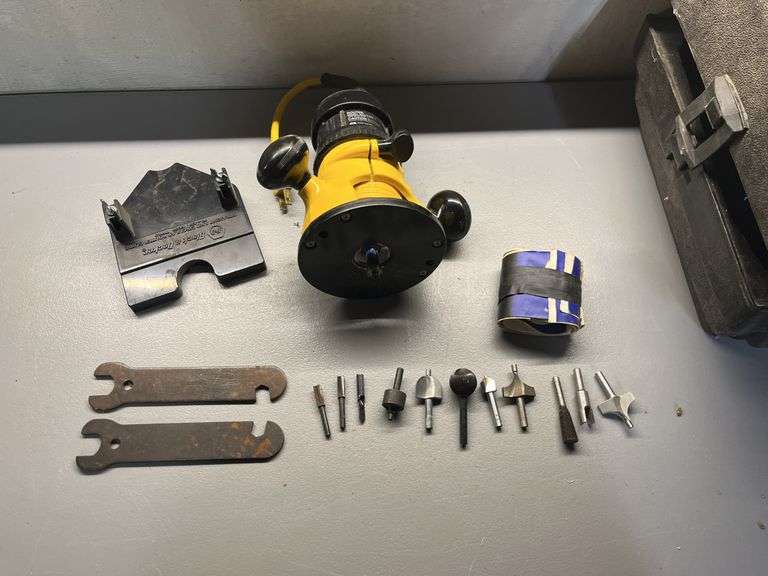 Rockwell 4600 Router with Bits, Wrenches, and Edge Guide - Auction Ohio