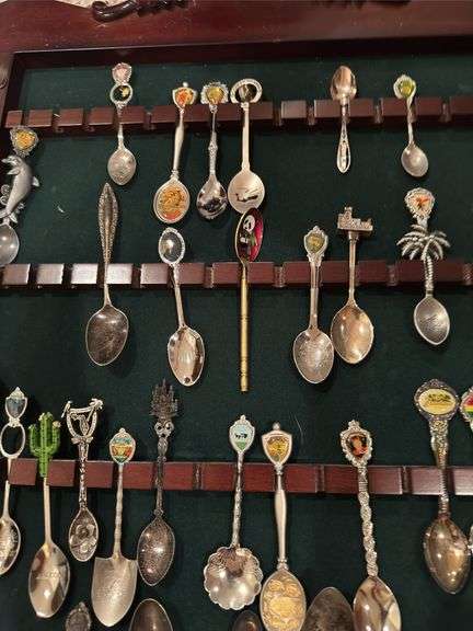 Collector spoons in case - Auction Ohio