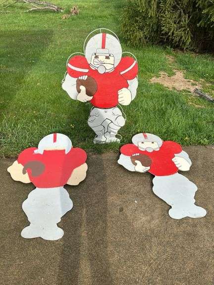 Football Player Lawn Figures - Auction Ohio