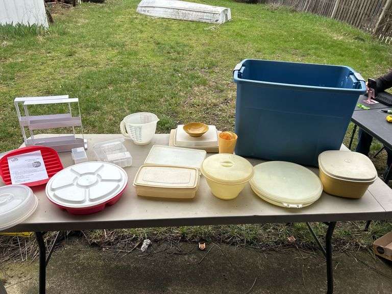 VTG Tupperware & More - Auction Ohio