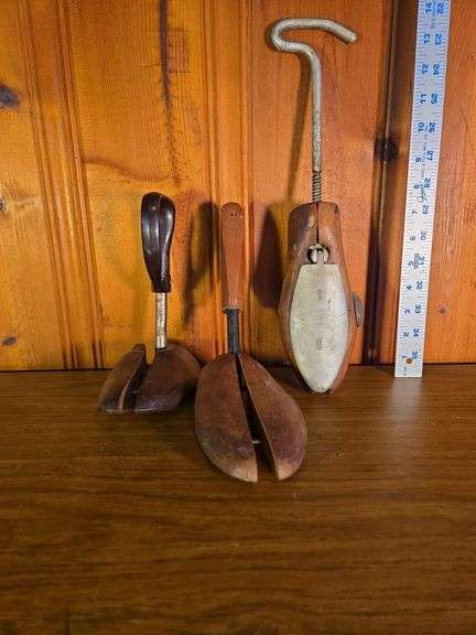 Vintage shoe trees - Auction Ohio