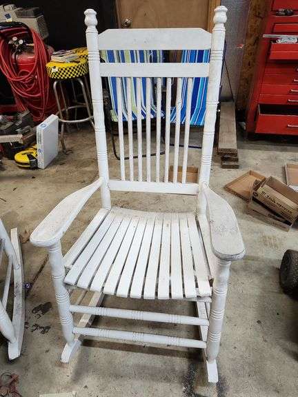 Cracker Barrel Wood Rocker Weather Worn 26"X34"X46" - Auction Ohio