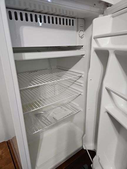 Cool Spot Mini Fridge - Auction Ohio