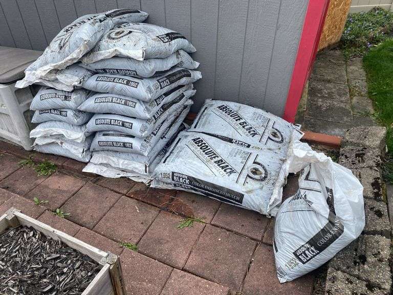Pro Choice Golden Trophy Absolute Black Mulch - Auction Ohio
