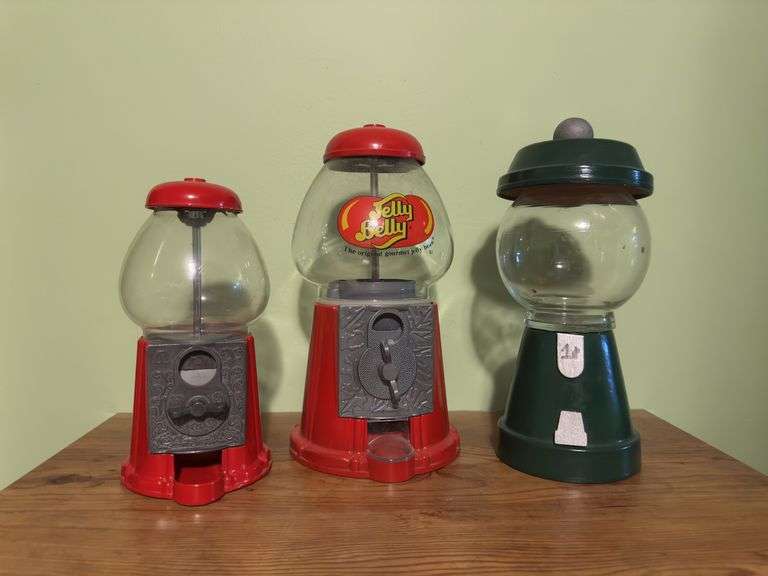 Metal And Glass Gumball Machines - Auction Ohio
