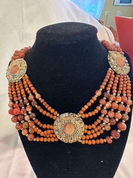 Statement necklaces - Auction Ohio