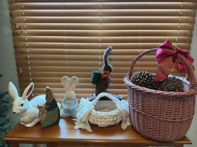Easter Decor - Auction Ohio