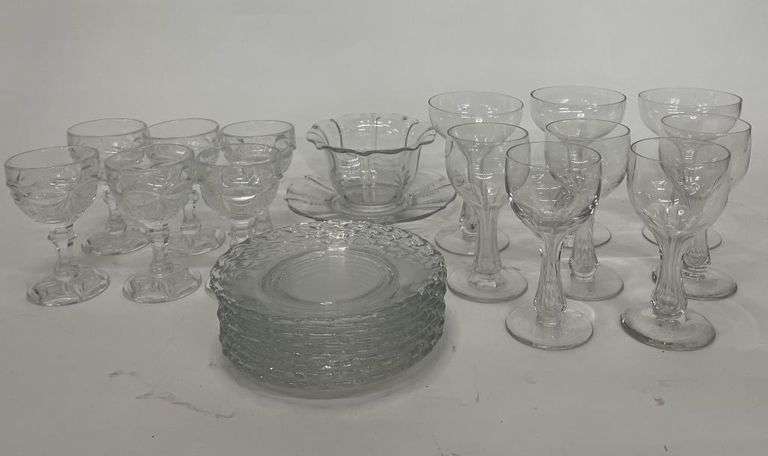 GLASS SERVEWARE. - Auction Ohio