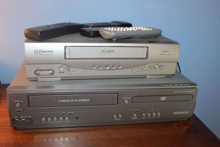 VHS & DVD Players - Auction Ohio