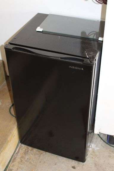 Insignia Mini Refrigerator - Auction Ohio