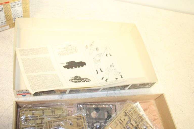 ESCI Russian Invasion Model Kit - Auction Ohio