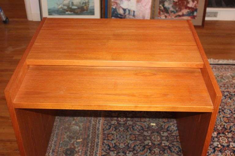 MCM Computer Desk - Auction Ohio