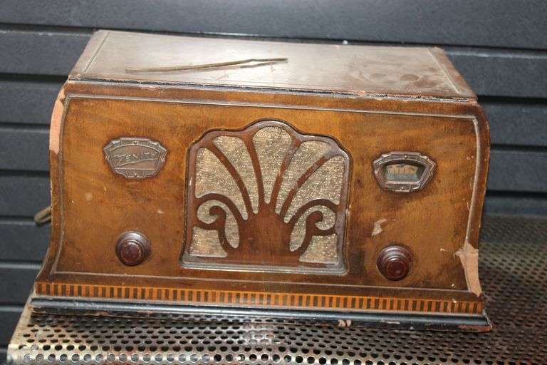 Vintage Zenith Radio - Auction Ohio