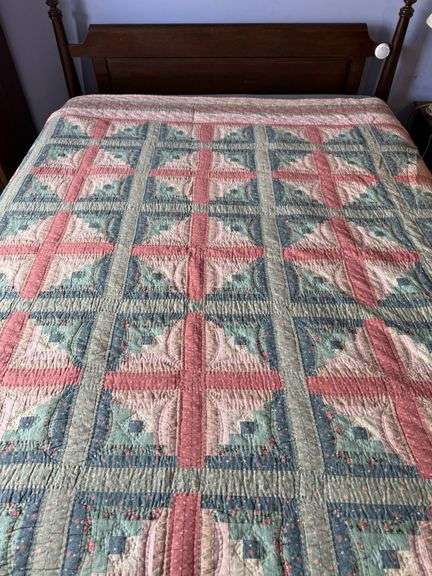 Log Cabin Patchwork Quilt by Arch Quilts, Montana - Auction Ohio