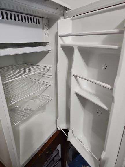 Cool Spot Mini Fridge - Auction Ohio