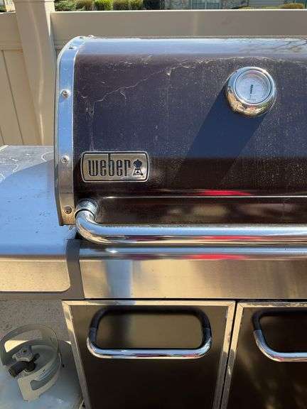 Weber Gas Grill with Propane Tank - Auction Ohio