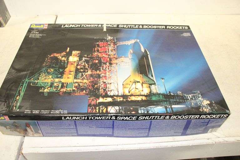 Revell Launch Tower - Auction Ohio