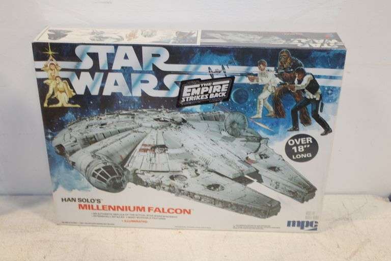 Star Wars Millennium Falcon Model Kit - Auction Ohio
