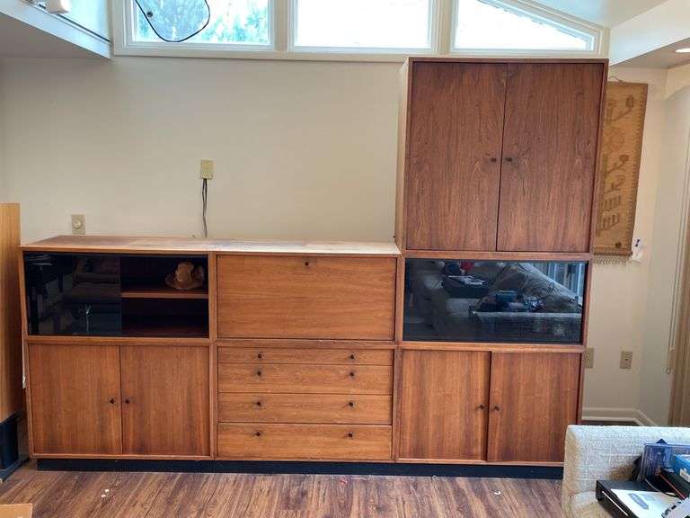 MCM Modular Entertainment Stand (7-Piece Set) - Auction Ohio