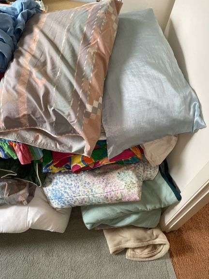 Blankets & More - Auction Ohio