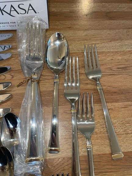 Mikasa Flatware Set - Auction Ohio