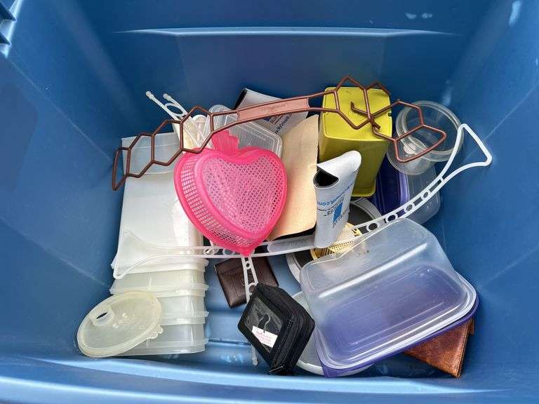 VTG Tupperware & More - Auction Ohio