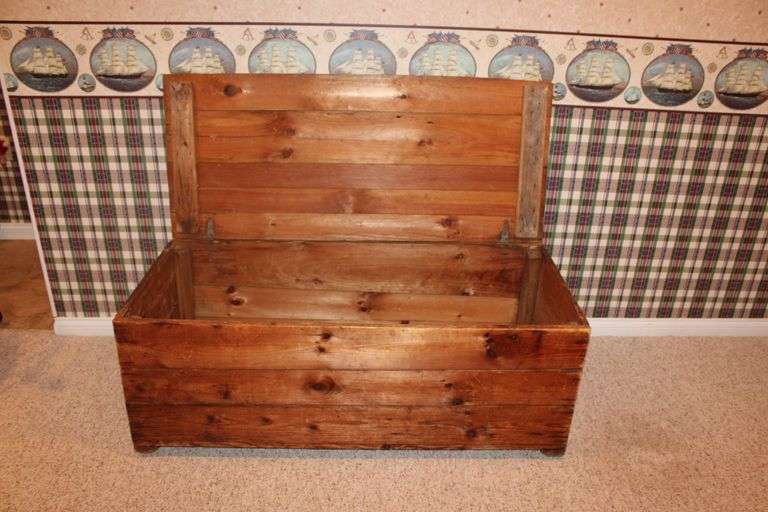 Rustic Blanket Chest - Auction Ohio