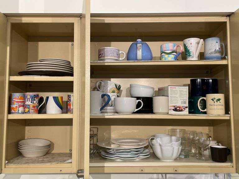 Assorted Everyday Dishware & Kitchenware - Auction Ohio