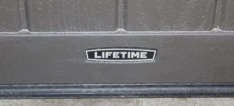 Lifetime Model 60089 Outdoor Storage Deck Box - Auction Ohio