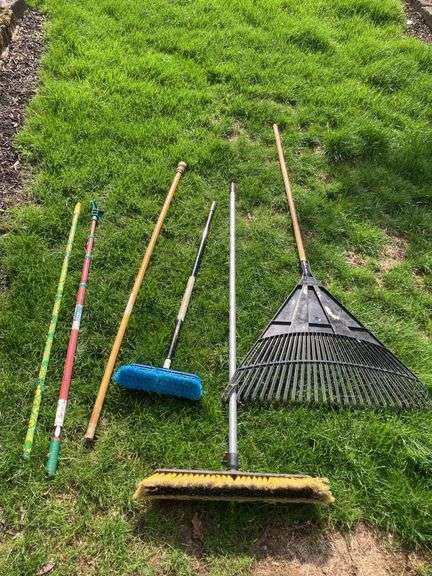 Long Handled Tools - Auction Ohio