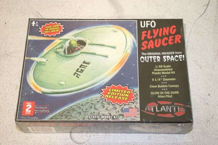 UFO Flying Saucer Model Kit - Auction Ohio