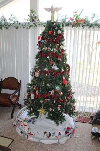 Decorated Christmas Tree - Auction Ohio