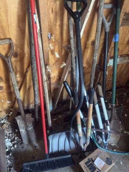 Long handle tools - Auction Ohio