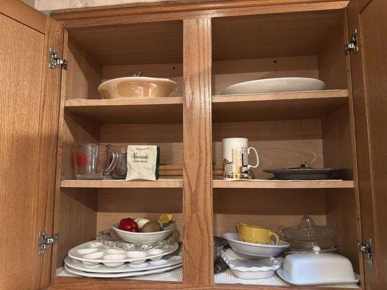 Kitchen cabinet clean out - Auction Ohio
