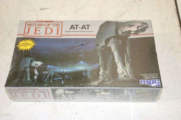 Star Wars AT-AT Model Kit - Auction Ohio