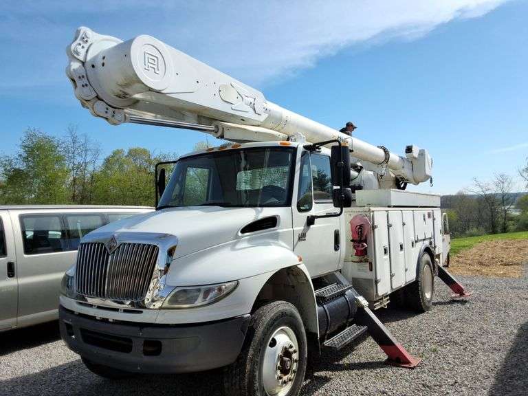 2004 International Bucket Truck Weight