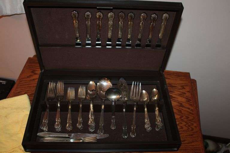 Silver Plate Flatware Set - Auction Ohio